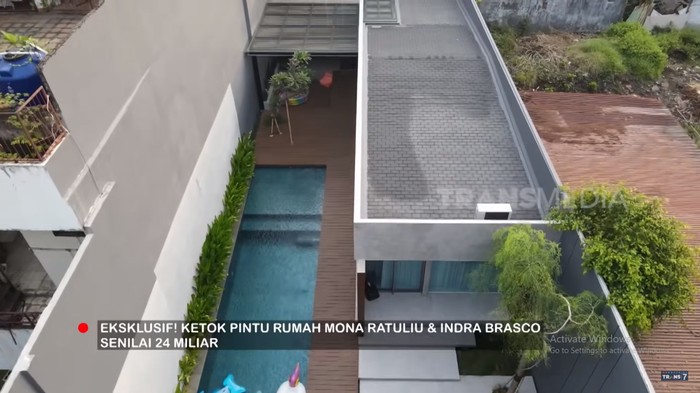 Jeroan Rumah Baru Mona Ratuliu dan Indra Brasco yang Mewah Bak Vila di Bali