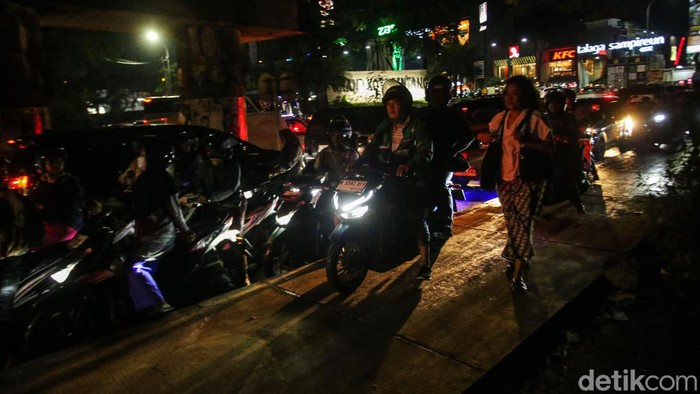 Kalimalang Macet Parah Malam Ini