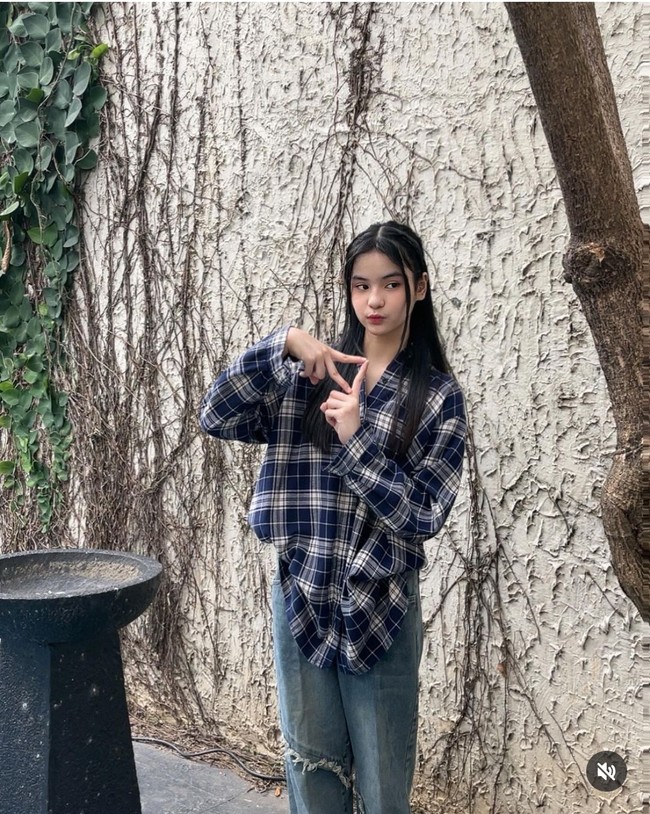 8 Foto Cantiknya Jazzlyn Trisha, Anggota Termuda JKT48 yang Baru Lulus SD