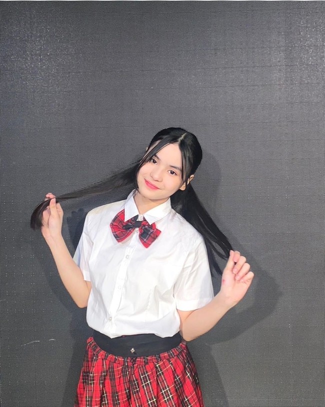 8 Foto Cantiknya Jazzlyn Trisha, Anggota Termuda JKT48 yang Baru Lulus SD