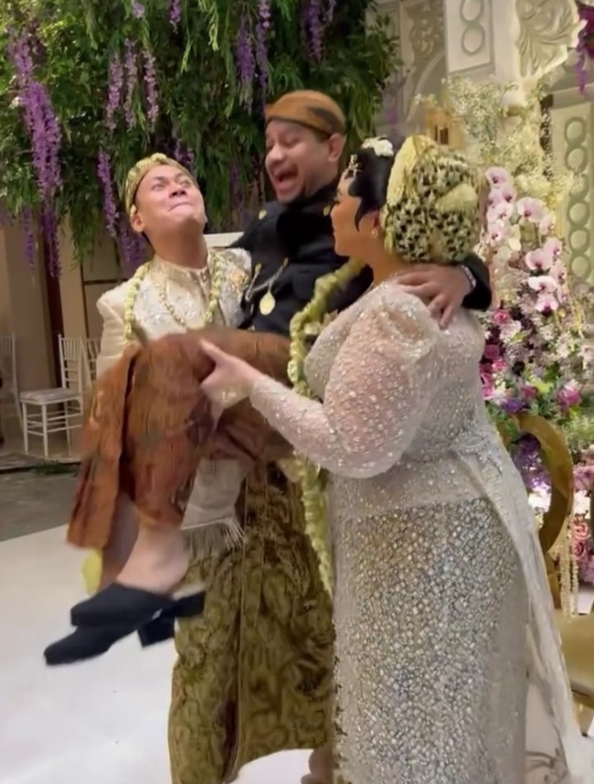 7 Foto Fadil Jaidi Jadi Groomsmen di Nikahan Clarissa Putri, Gagah ... 7 Foto Fadil Jaidi Jadi Groomsmen di Nikahan Clarissa Putri, Gagah ...