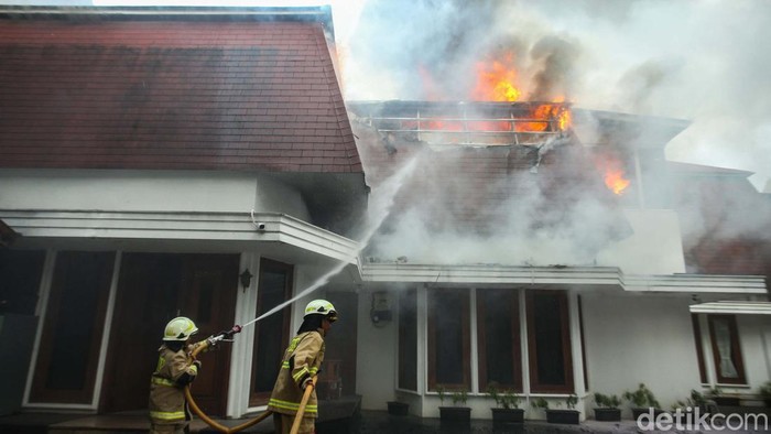 Penampakan Rumah Mewah di Menteng Kebakaran