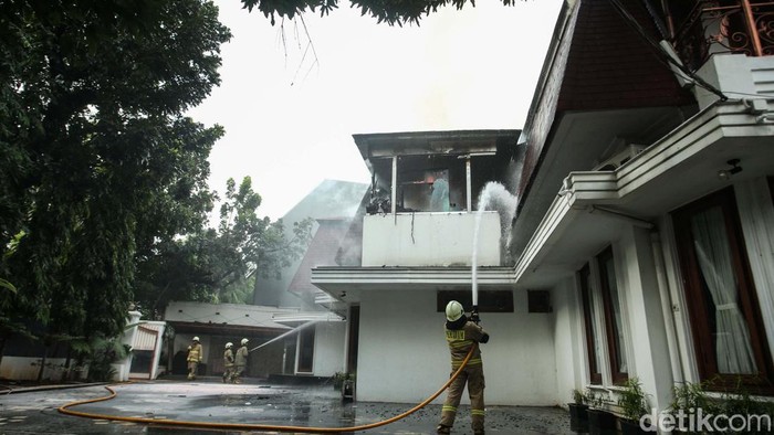 Penampakan Rumah Mewah di Menteng Kebakaran