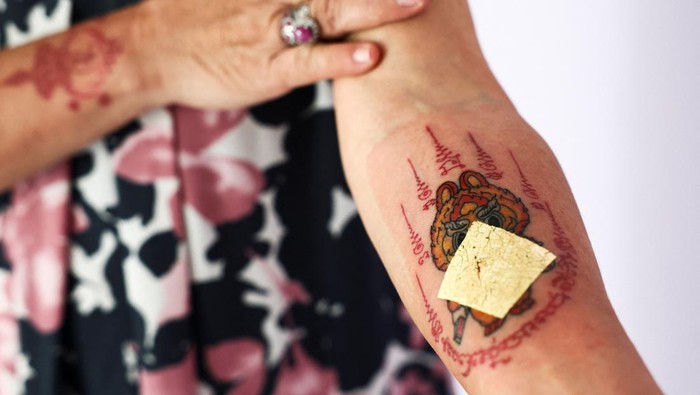 Potret Unik Tato Keberuntungan dari Mainan Seni Labubu