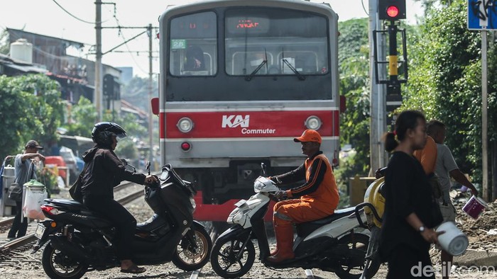Perlintasan Sebidang KA di Kawasan Roxy Bakal Ditutup