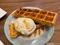The Bunker: Bisa Ngemil Waffle Sambil Main Boardgame di Kafe Ini