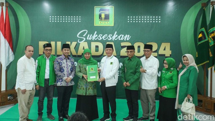 Potret Khofifah-Emil Resmi Didukung PPP untuk Pilgub Jatim Potret Khofifah-Emil Resmi Didukung PPP untuk Pilgub Jatim