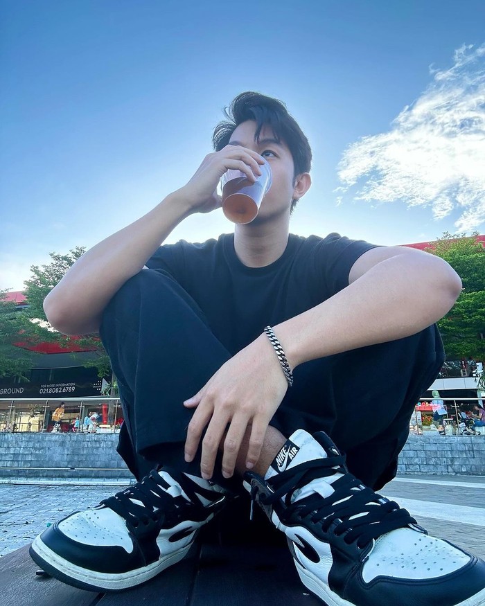 Gaya Keren Chef Alden, Pacar Brisia Jodie Saat Masak dan Kulineran