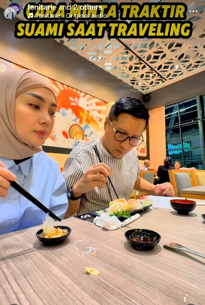 Keseruan Arie Untung Saat Makan Bareng Istri hingga Cicip Durian Bareng Teman