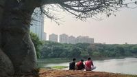 Taman Kota Waduk Ria Rio di Jakarta Timur Pas untuk Menyongsong Petang