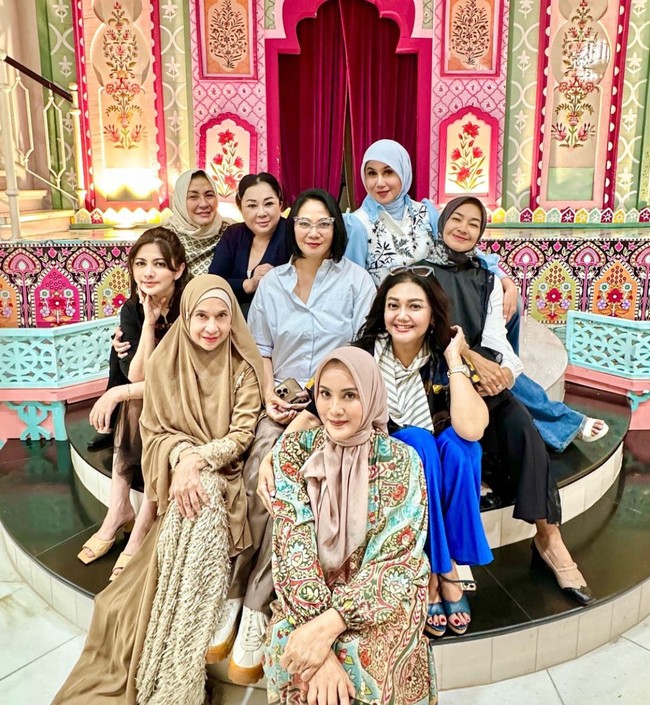 7 Potret Artis Lawas Saat Reuni, Ini Penampilan Bella Saphira Hingga Cut Keke