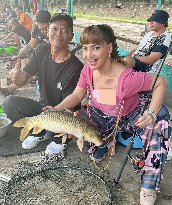 Irma Darmawangsa Jago Mancing hingga Rebutan Lauk Bareng Elly Sugigi