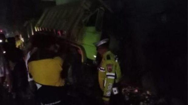 Truk Tambang Rem Blong Hantam Rumah di Parungpanjang, Sopir Luka Berat Truk Tambang Rem Blong Hantam Rumah di Parungpanjang, Sopir Luka Berat