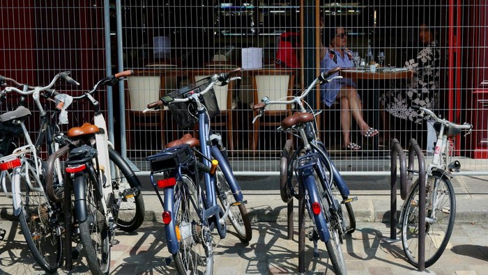 Duh, Pagar Keamanan Olimpiade Bikin Restoran di Dekat Sungai Seine Sepi