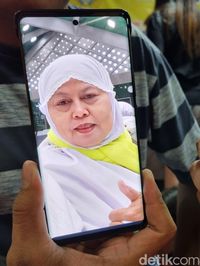 STMJ Bu Nunuk dan Haji Furoda Abal-abal - Koleksi Pilihan Jatim