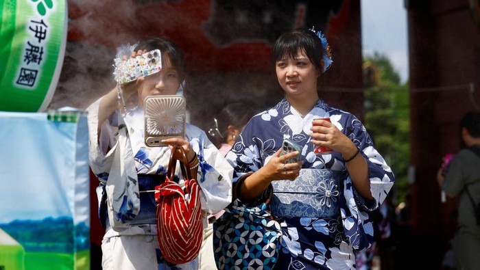 Jepang Keluarkan Peringatan Serangan Panas Saat Suhu Naik Tinggi Jepang Keluarkan Peringatan Serangan Panas Saat Suhu Naik Tinggi