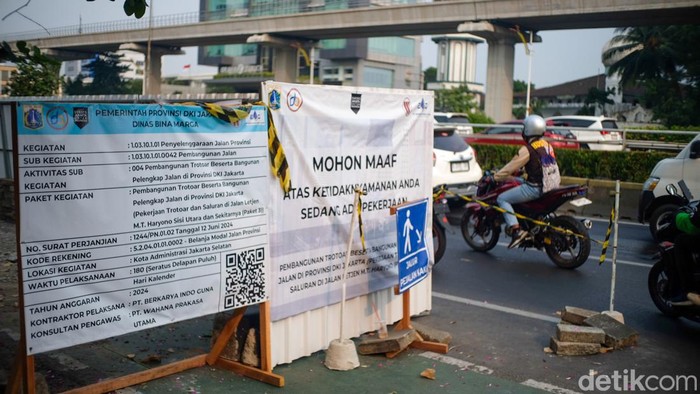 Harap Sabar! Jalan MT Haryono Arah Cawang Macet Imbas Galian