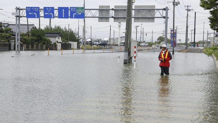 Hujan Lebat Picu Banjir di Jepang Utara Hujan Lebat Picu Banjir di Jepang Utara