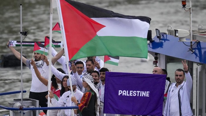 Defile Bersejarah Olimpiade Paris 2024