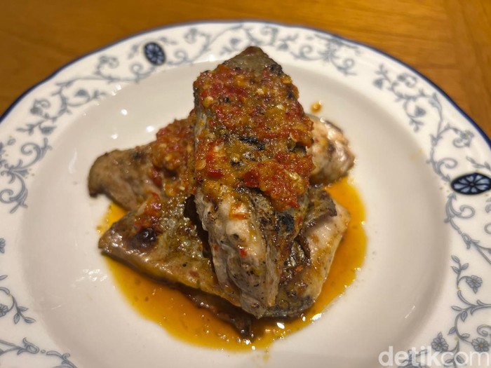 Nikmatnya Tuna Belly Bakar hingga Wagyu Bumbu RW di Resto Manado Ini