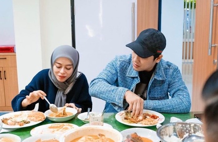 Potret Rizky Billar dan Lesti Kejora Saat Makan Bersama
