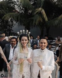 8 Foto Pernikahan Susan Sameh & Pria Asal Hamburg, Menawan Dengan Adat Sunda