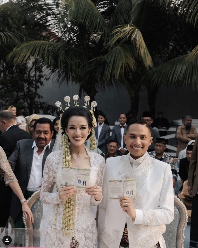8 Foto Pernikahan Susan Sameh & Pria Asal Hamburg, Menawan Dengan Adat Sunda