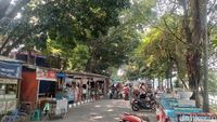 Merasakan Udara Sejuk Sembari Kulineran di Danau Setu Babakan