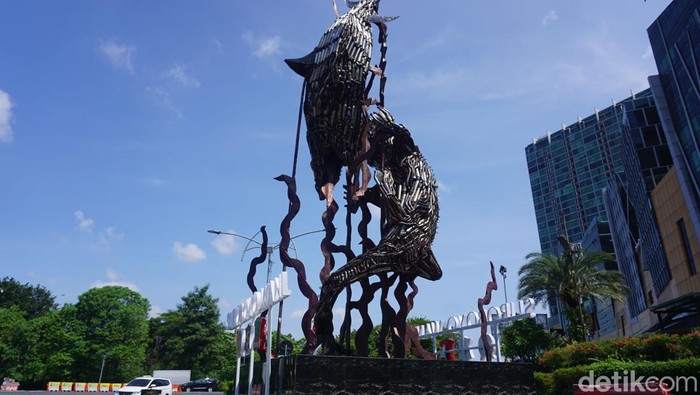 Icon Baru Monumen Suroboyo Wani dari Ribuan Knalpot Brong