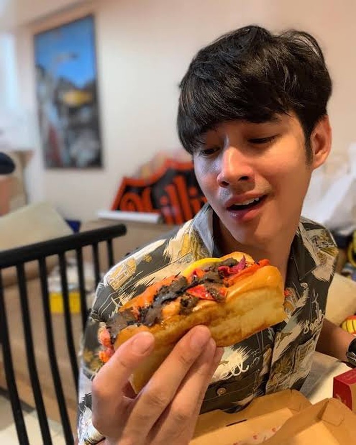 Awet Muda! Ini Mario Maurer, Aktor Thailand yang Doyan Ngopi
