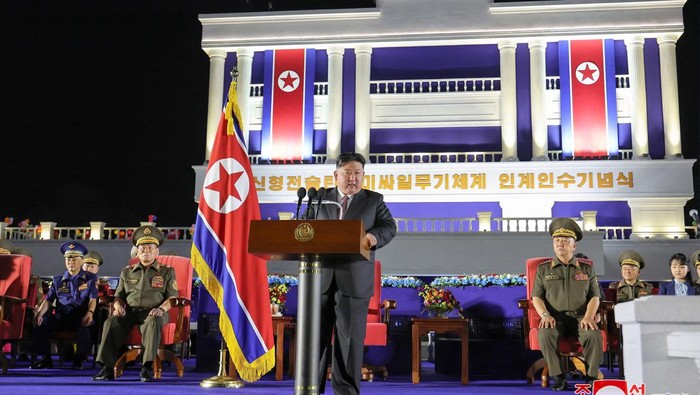Kim Jong Un Pamer 250 Peluncur Rudal Balistik Rancangan Sendiri