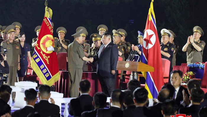Kim Jong Un Pamer 250 Peluncur Rudal Balistik Rancangan Sendiri