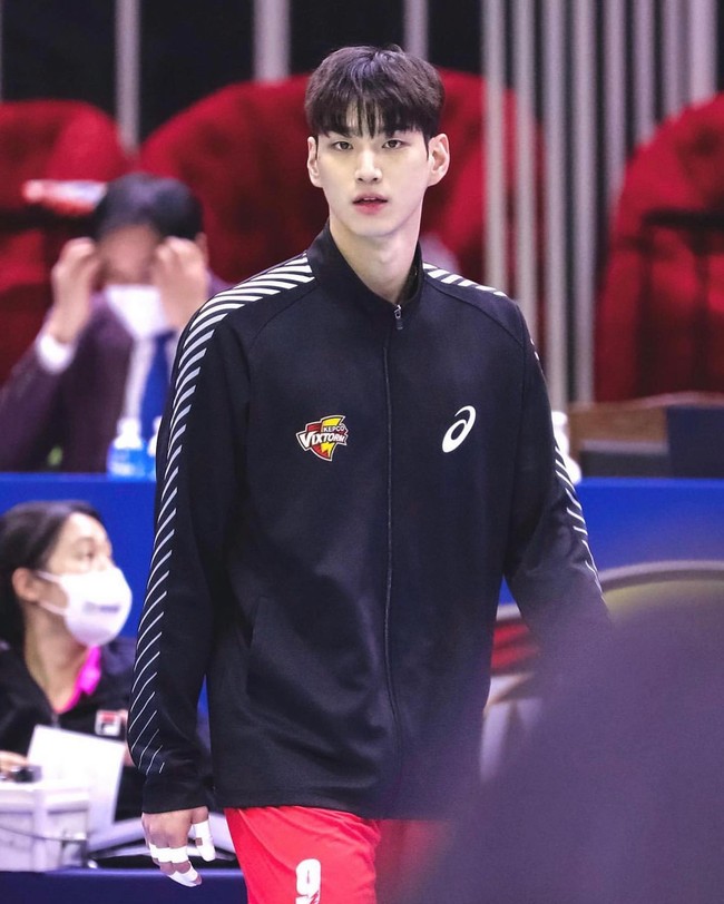 8 Foto Pemain Voli Korea Ganteng yang Viral, Disebut Mirip Kim Soo Hyun