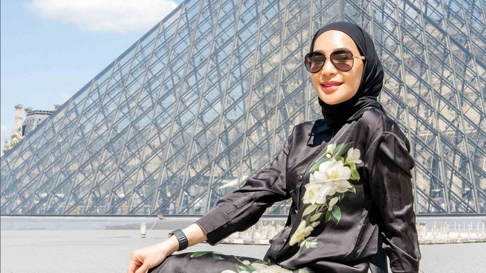 Istri Rayakan Ultah Tanpa Andre Taulany Usai Batal Cerai Istri Rayakan Ultah Tanpa Andre Taulany Usai Batal Cerai
