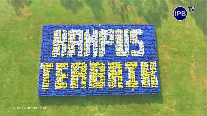 Momen Mahasiswa Baru IPB Kembali Pecahkan Rekor 3D Formasi Tingkat Dunia