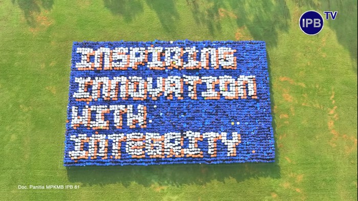 Momen Mahasiswa Baru IPB Kembali Pecahkan Rekor 3D Formasi Tingkat Dunia