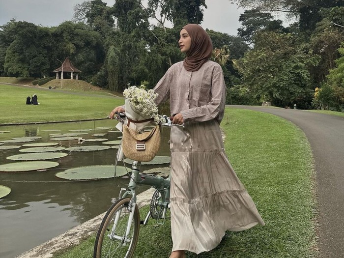 10 Potret Cantik Cut Intan Nabila Selebgram yang Viral Bongkar Video ...
