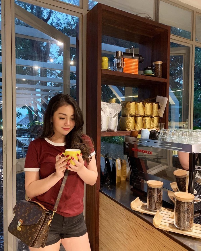 Celine Evangelista Hobi Makan Dessert, Es Krim hingga Smoothie