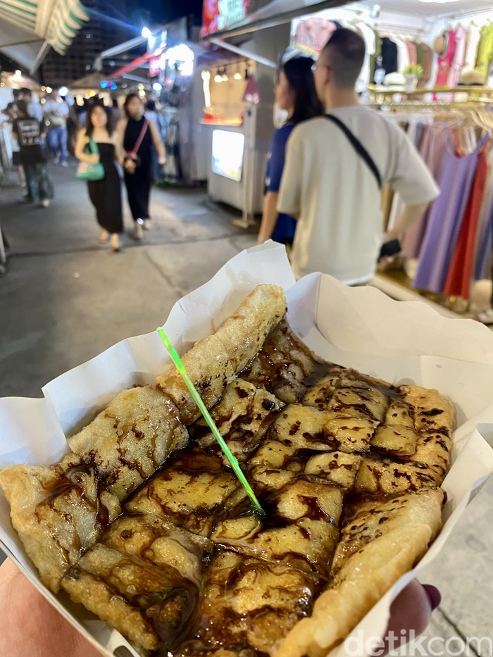 Kulineran di Pasar Malam 'Jodd Fairs' yang Paling Viral di Bangkok