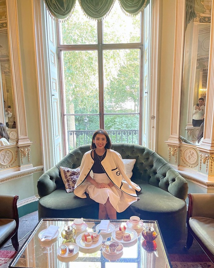 Potret Shahnaz Anindya saat Kulineran Seru di Paris dan London