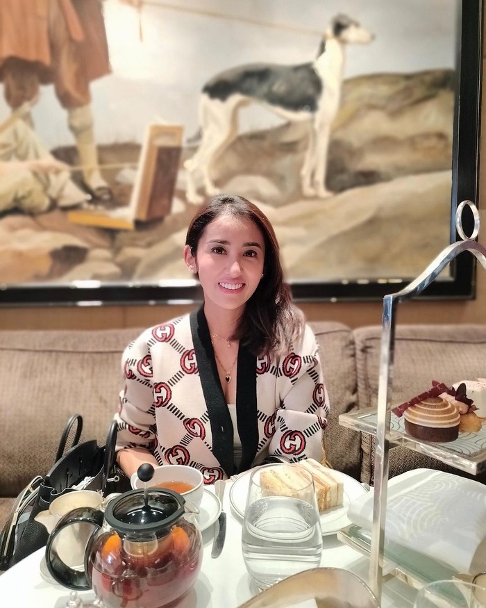 Potret Shahnaz Anindya saat Kulineran Seru di Paris dan London