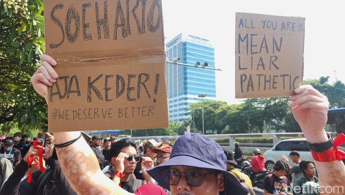 'Suara-suara' Rakyat Ramaikan Demo di Depan Gedung DPR