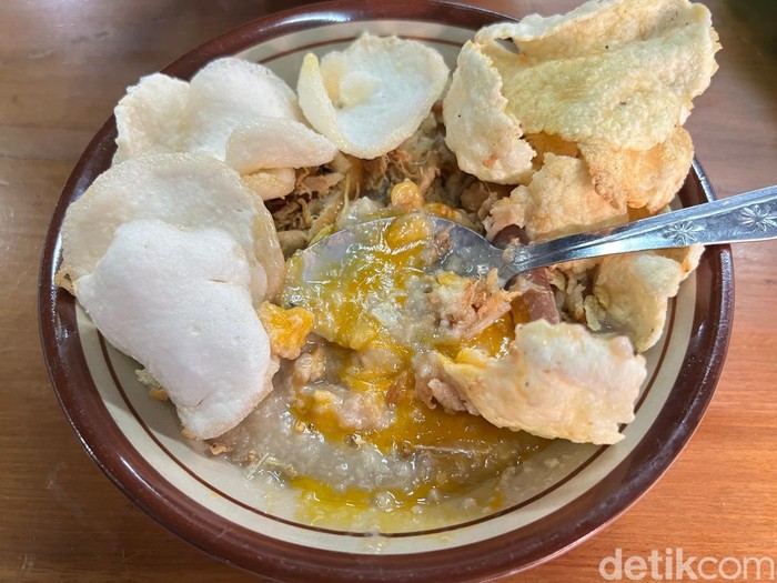 Kenikmatan Bubur Ayam dan Martabak Legendaris di Cikini Sejak 1970-an