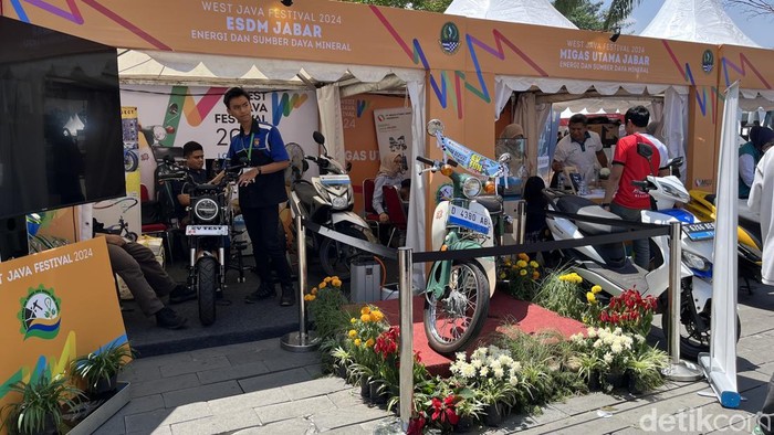 Keseruan Warga Hadiri West Java Festival 2024 di Gedung Sate