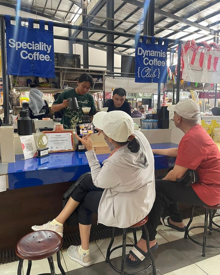 Sri Mulyani Kulineran di Bintaro, Jajan Nasi Pecel dan Sayur Lodeh