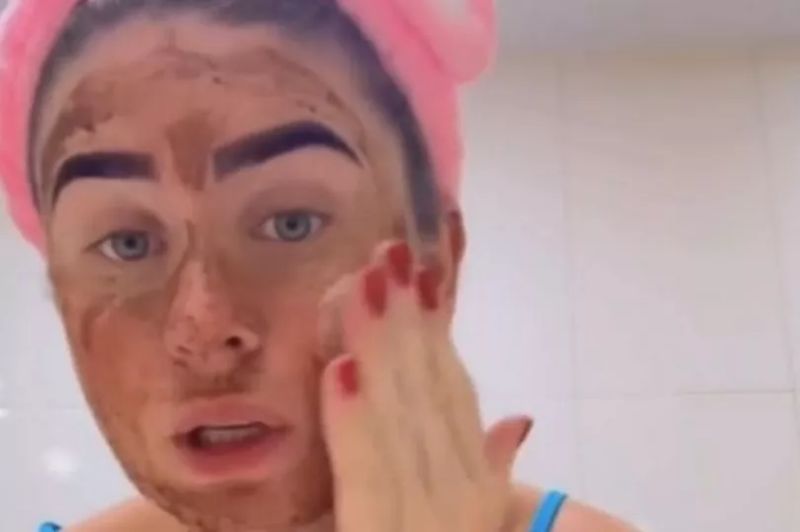 Viral Influencer Pakai Masker Wajah dari Tinja, Pakar Ingatkan Bahayanya