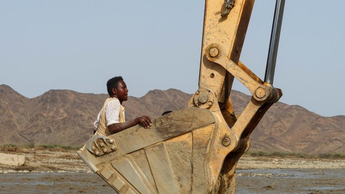 Warga Sudan Gali Tanah untuk Pemakaman Korban Banjir Bandang