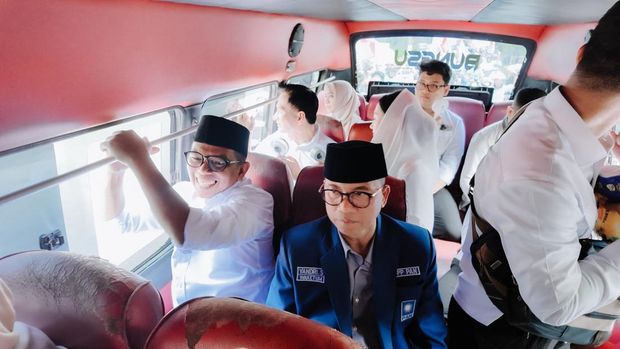 Naik Angkot Bareng Parpol Pengusung, Andra Soni-Dimyati Daftar Pilgub ... Naik Angkot Bareng Parpol Pengusung, Andra Soni-Dimyati Daftar Pilgub ...