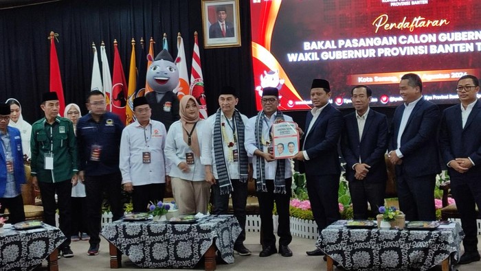 Naik Angkot Bareng Parpol Pengusung, Andra Soni-Dimyati Daftar Pilgub ... Naik Angkot Bareng Parpol Pengusung, Andra Soni-Dimyati Daftar Pilgub ...