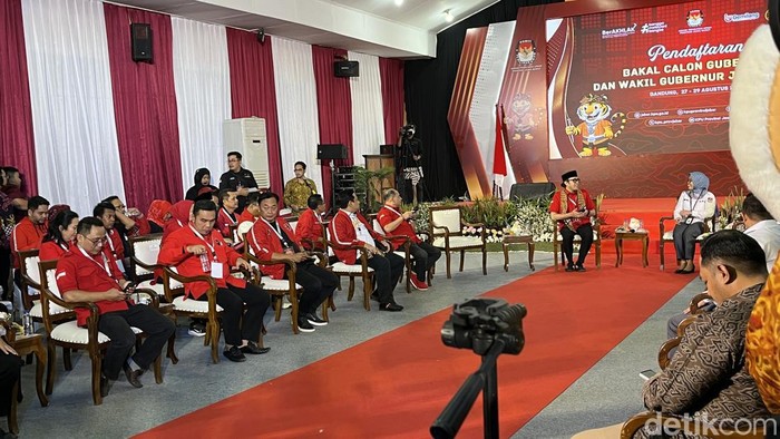 PDIP di Pilgub Jabar: Mengejutkan-Menegangkan di Waktu Krusial PDIP di Pilgub Jabar: Mengejutkan-Menegangkan di Waktu Krusial